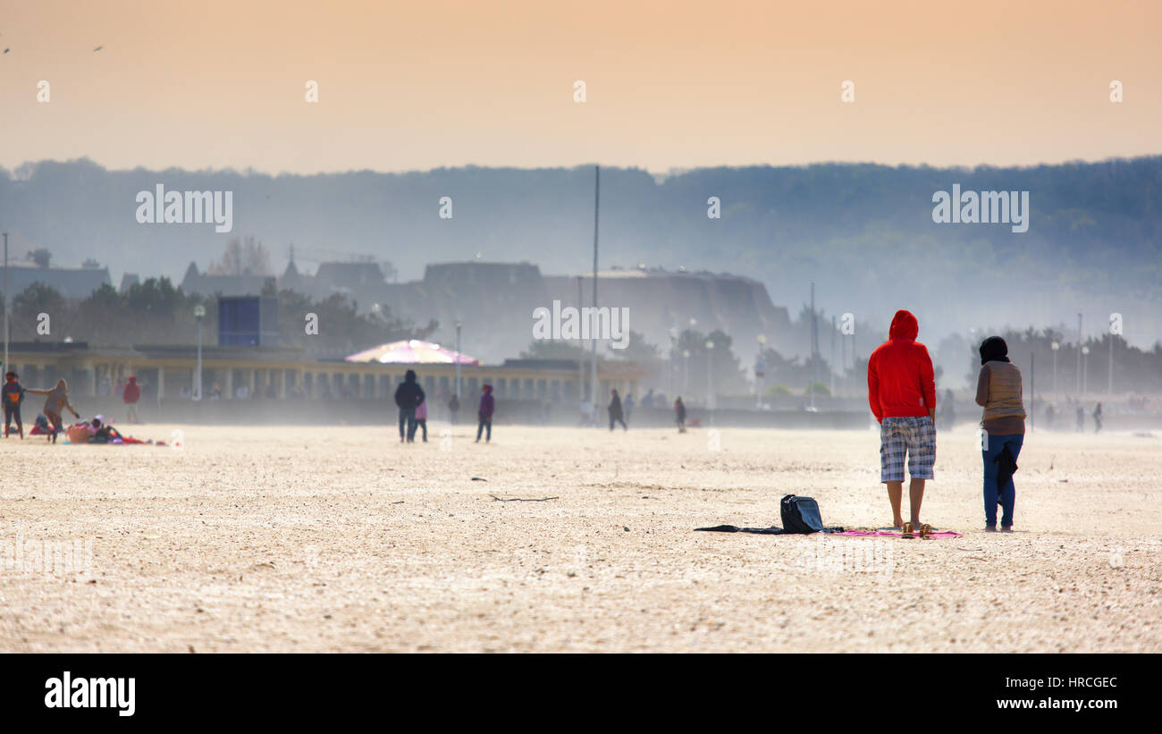 Cold and windy hi-res stock photography and images - Alamy