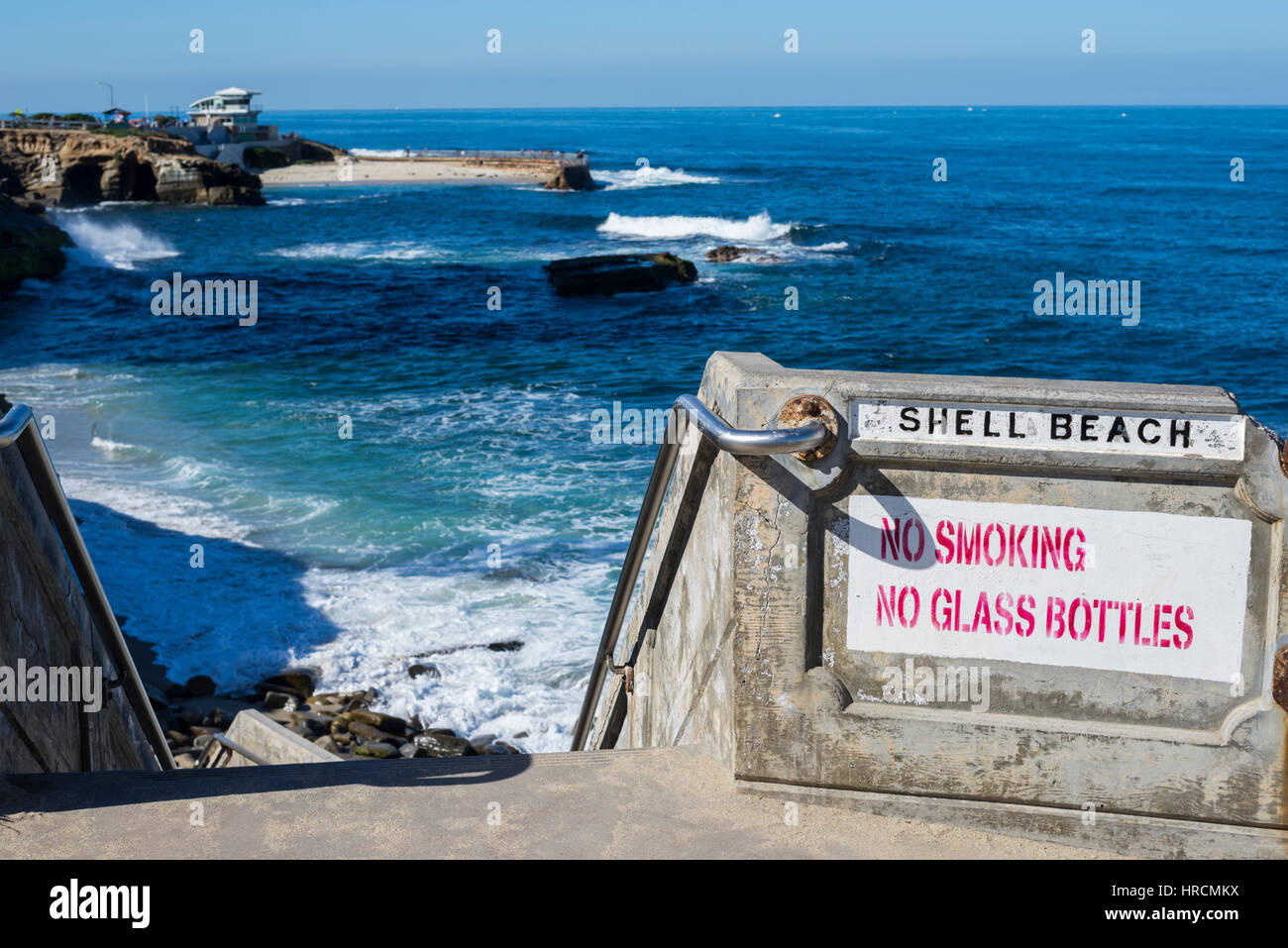 Shell Beach sign and view of the ocean. La Jolla, California Stock ...