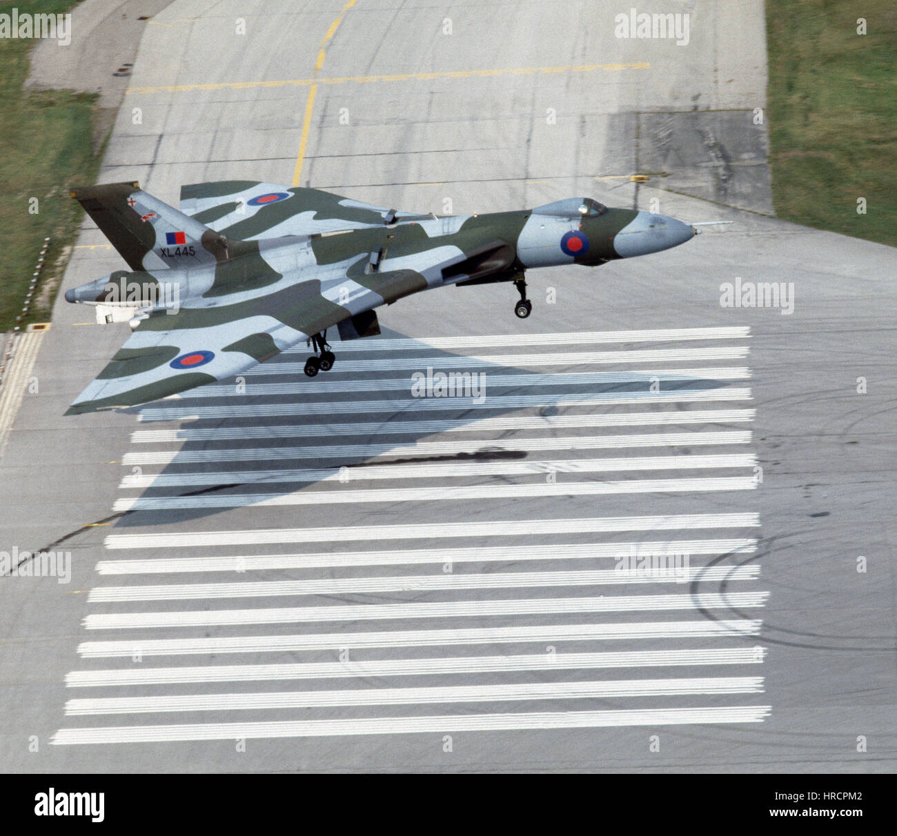 Avro Vulcan B2 bomber about to land Stock Photo - Alamy