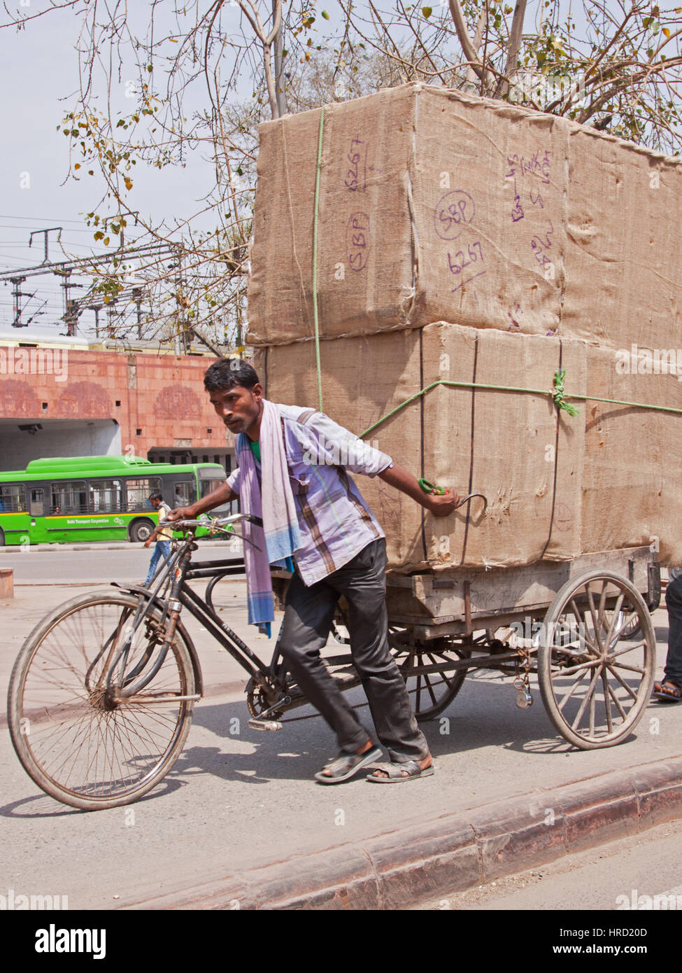 Shoulder hump hi-res stock photography and images - Alamy