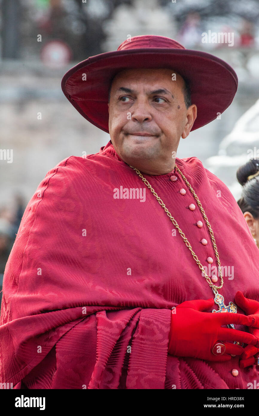 images of the Roman Carnival, held in Piazza del Popolo in Rome, with ...