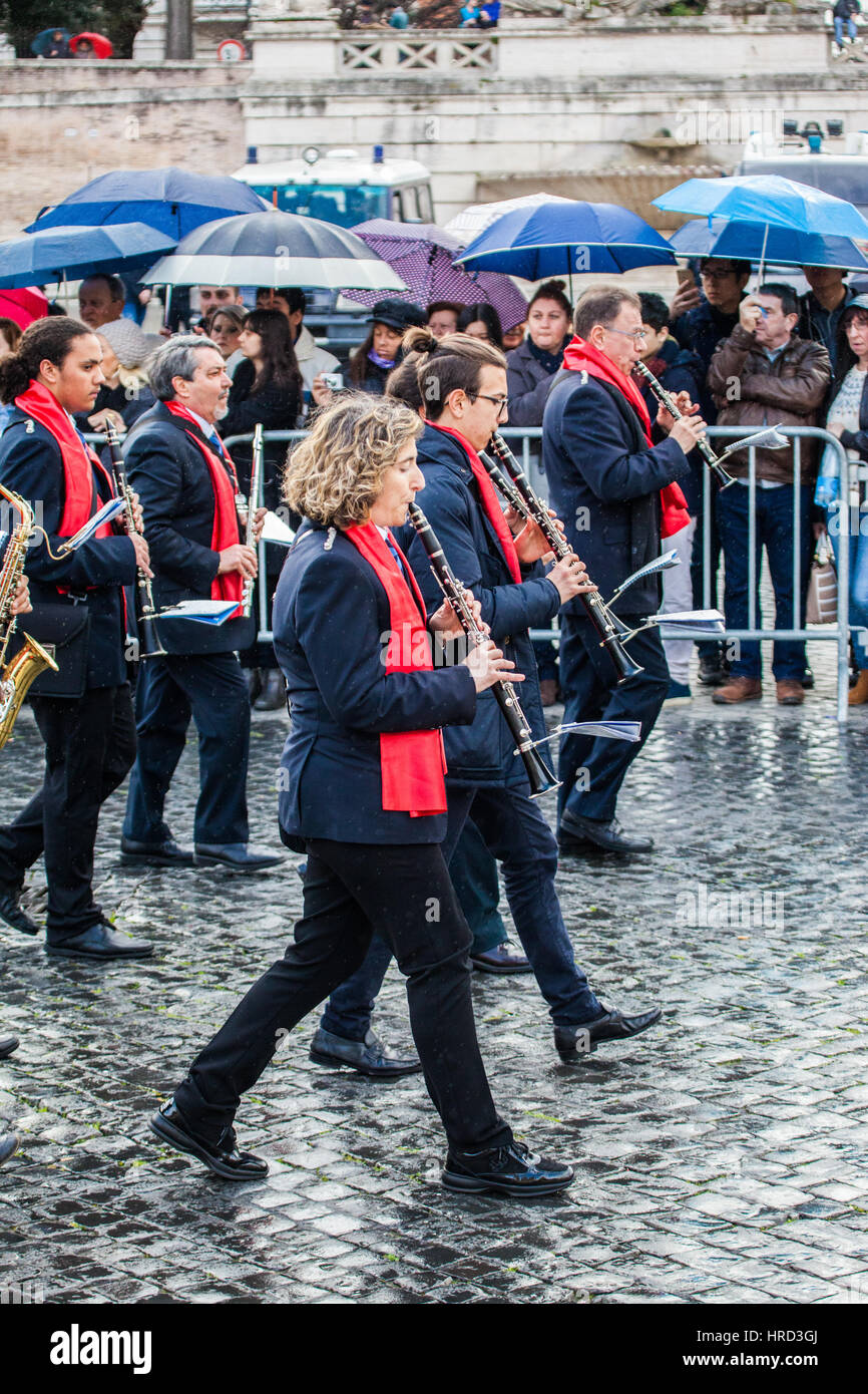 images of the Roman Carnival, held in Piazza del Popolo in Rome, with ...