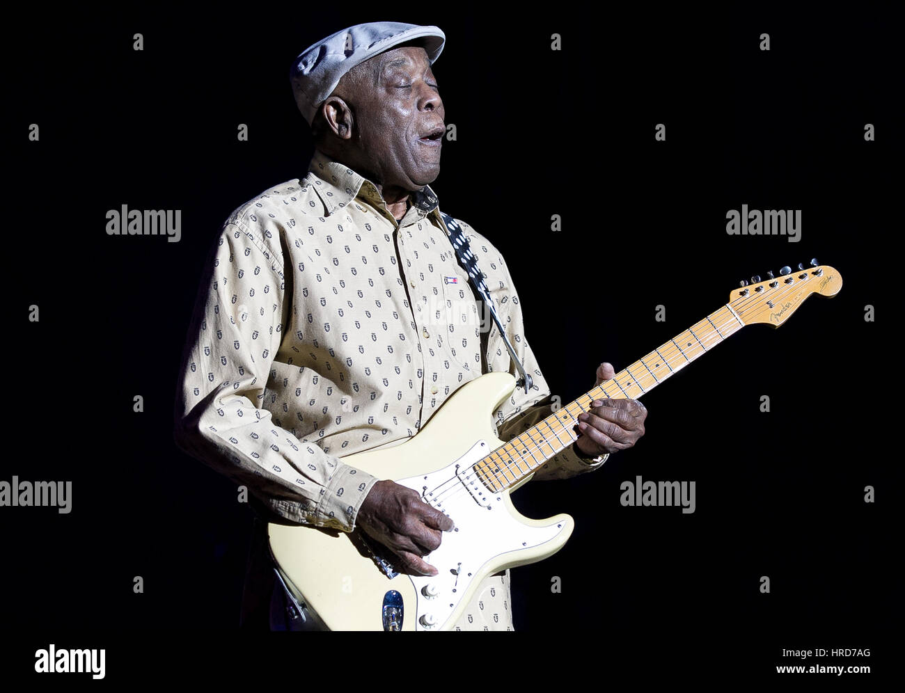 Buddy guy guitarist hi-res stock photography and images - Alamy