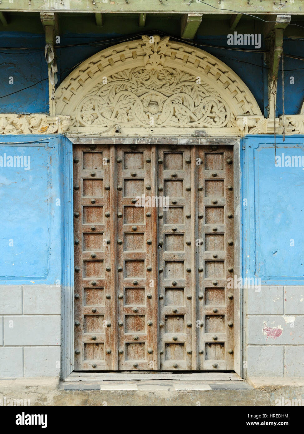 Traditional zanzibar style door hi-res stock photography and images - Alamy