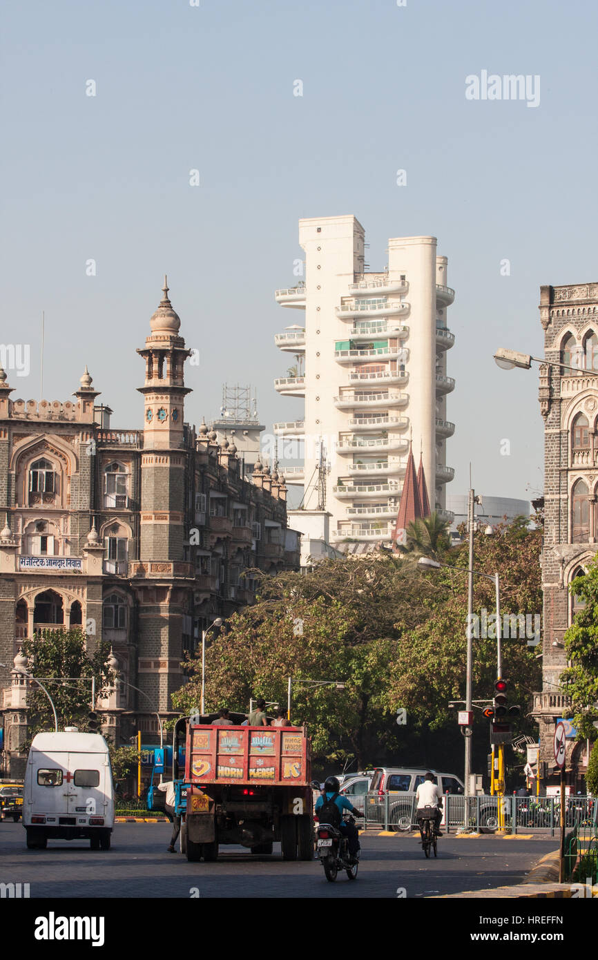 V shape building hi-res stock photography and images - Alamy