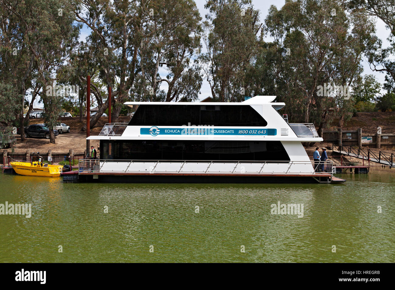 A luxury houseboat alongside a jetty in the historic Port of Echuca ...