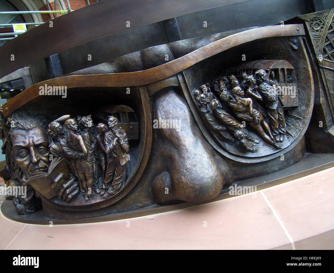 The lovers statue by paul day hi-res stock photography and images - Alamy
