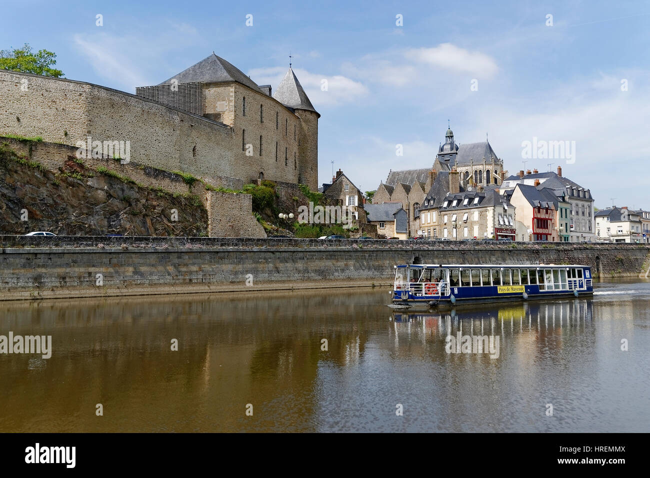 Mayenne city castle river la hi-res stock photography and images - Alamy