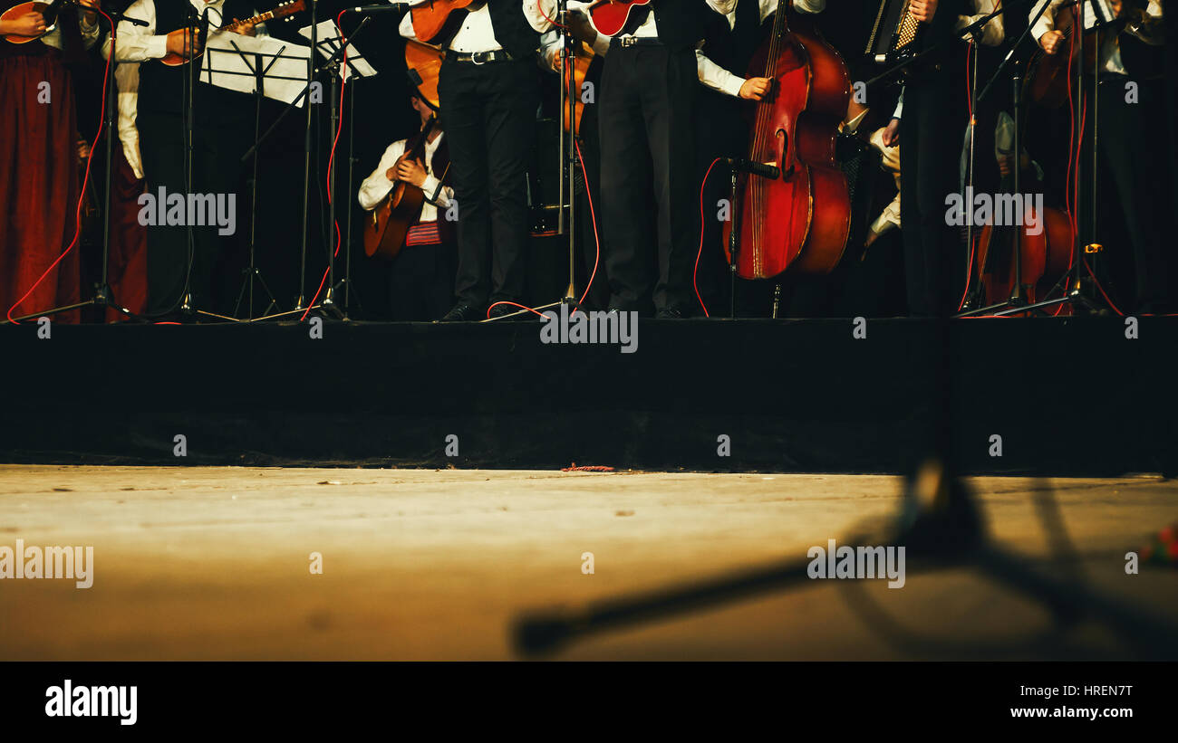 Musician get ready to play hi-res stock photography and images - Alamy