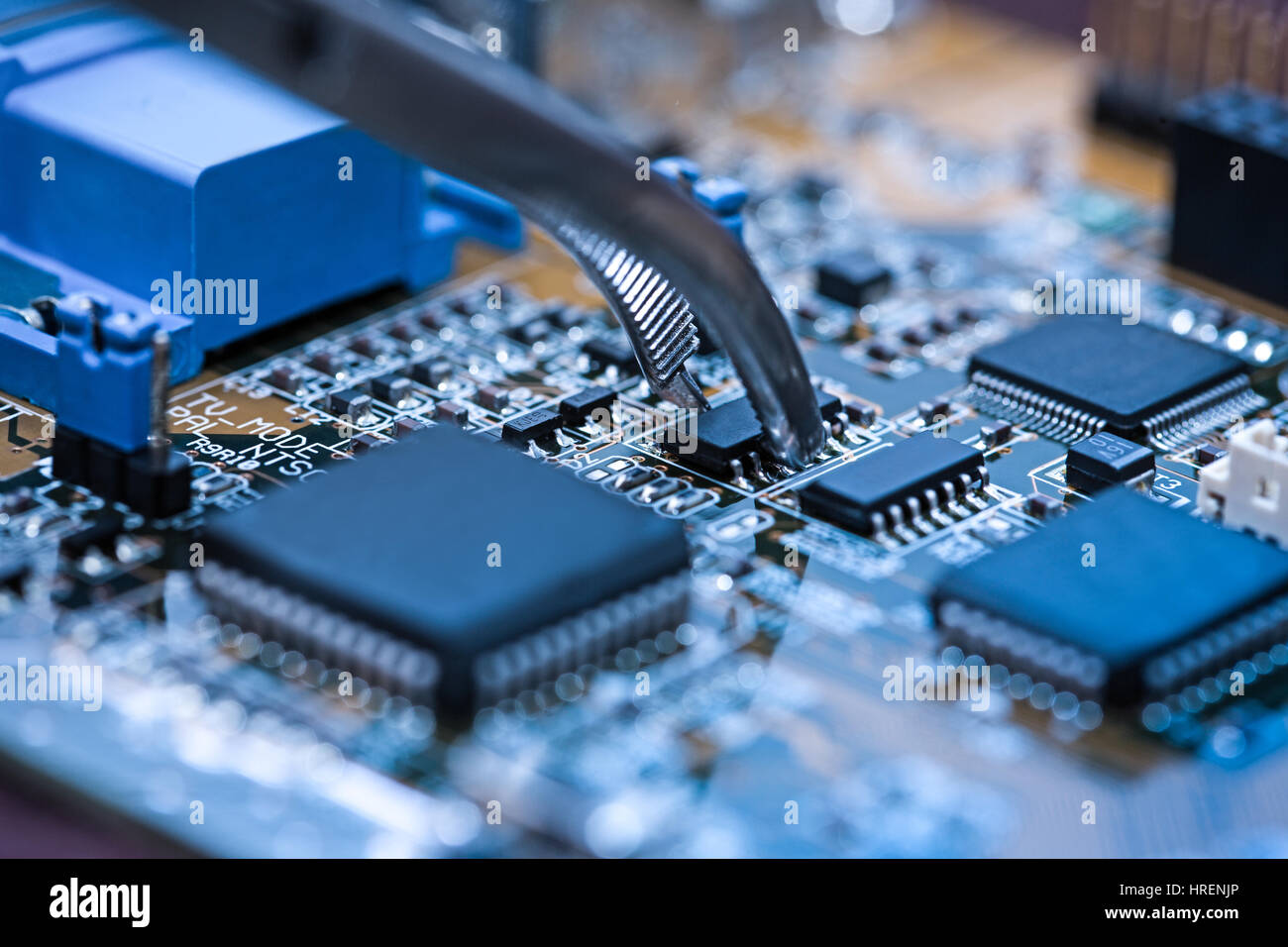 Blue tweezers hi-res stock photography and images - Alamy