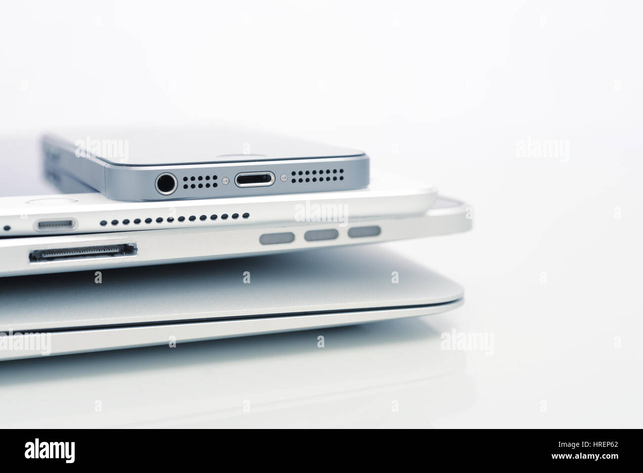 Iphone ipad computer gadget hi-res stock photography and images - Alamy