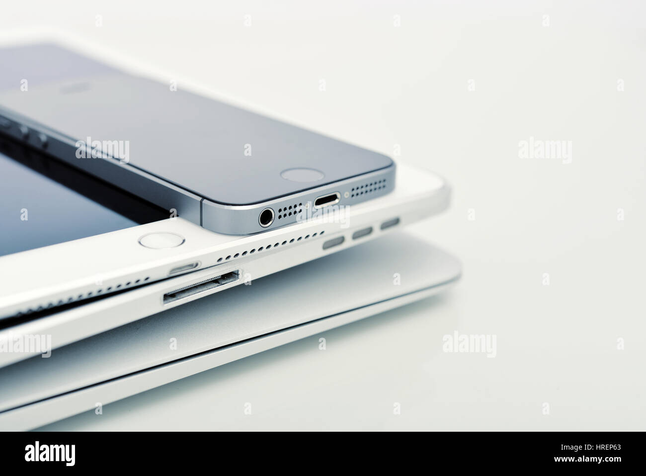 Gadget apple hi-res stock photography and images - Alamy