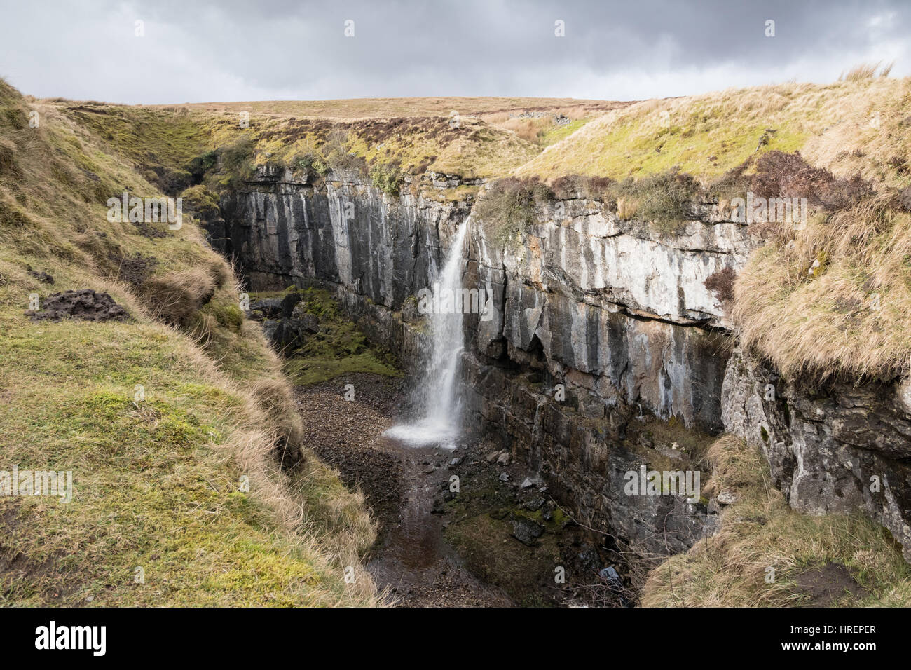 Hull pot yorkshire dales hi-res stock photography and images - Alamy