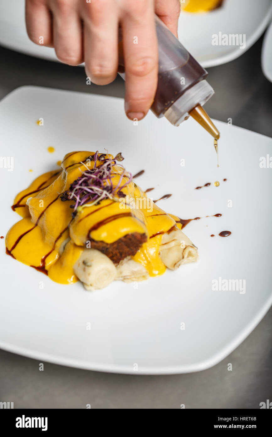 Decorate serving hi-res stock photography and images - Alamy