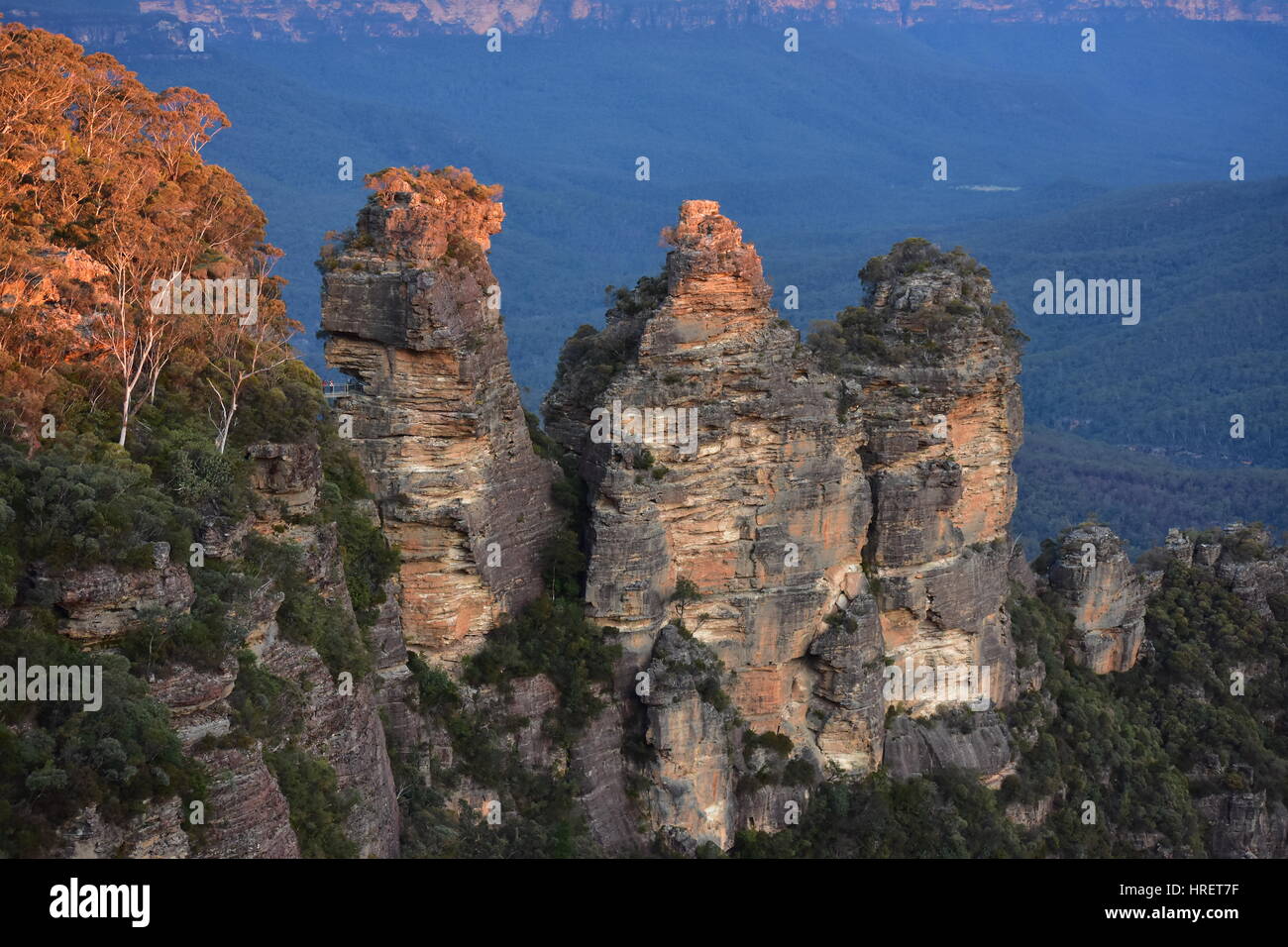Iconic Three Sisters rock formation in Blue Mountains in late evening ...