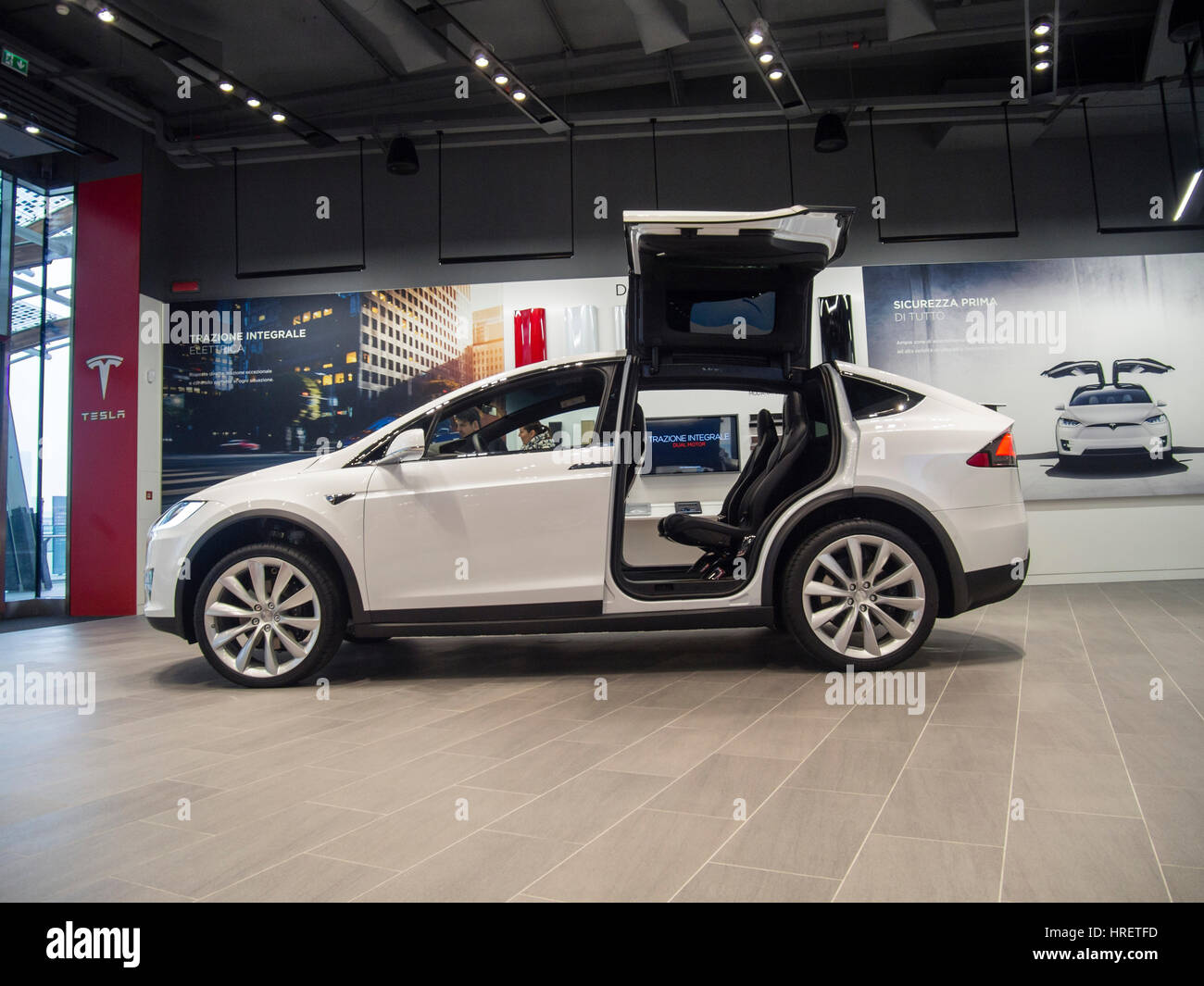 Tesla showroom hi-res stock photography and images - Alamy