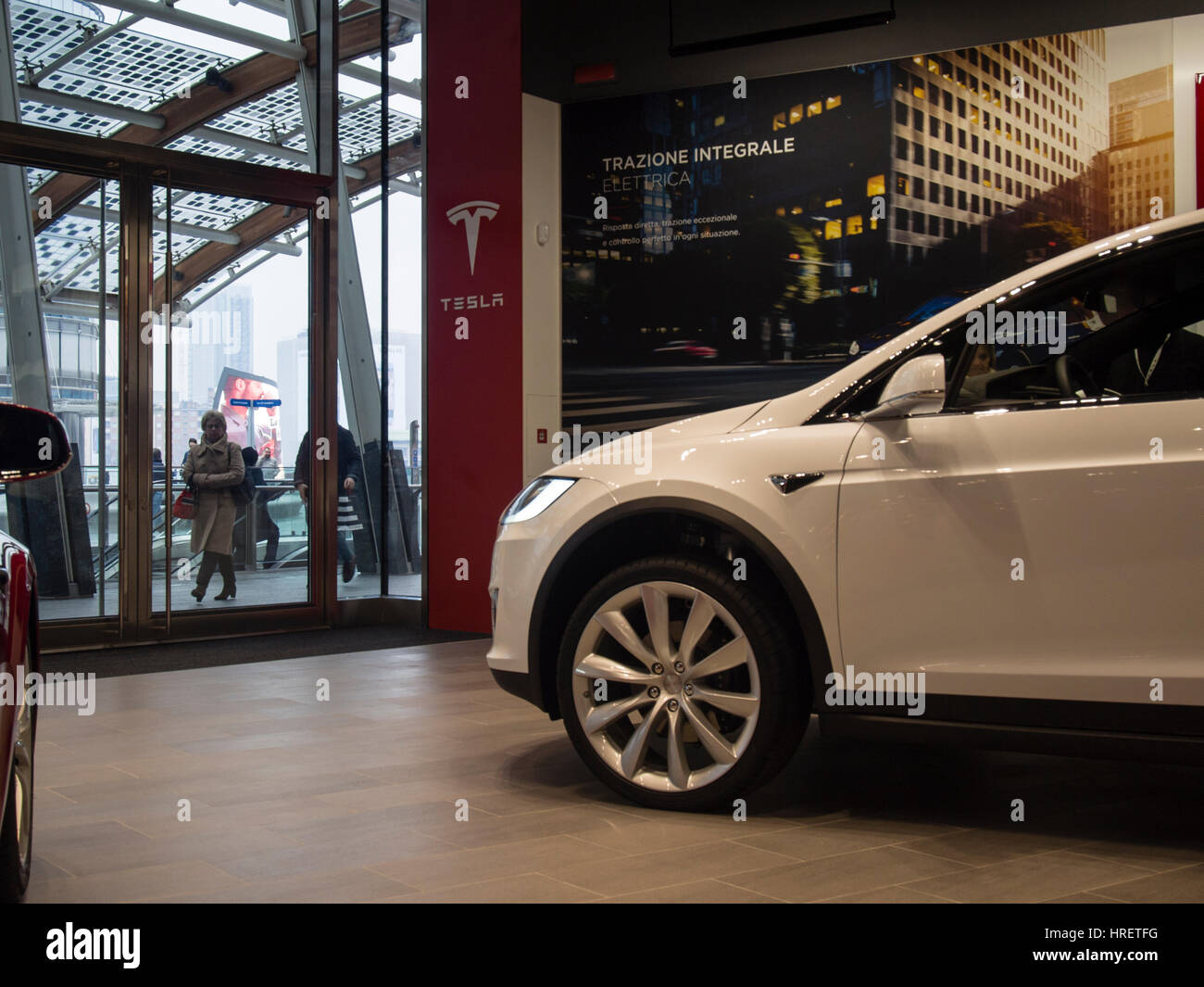 Tesla showroom hi-res stock photography and images - Alamy