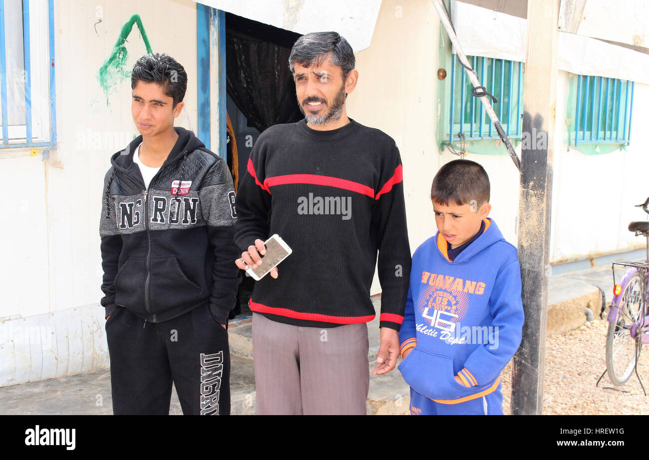 13 in the zaatari camp in northern jordan hi-res stock photography and ...