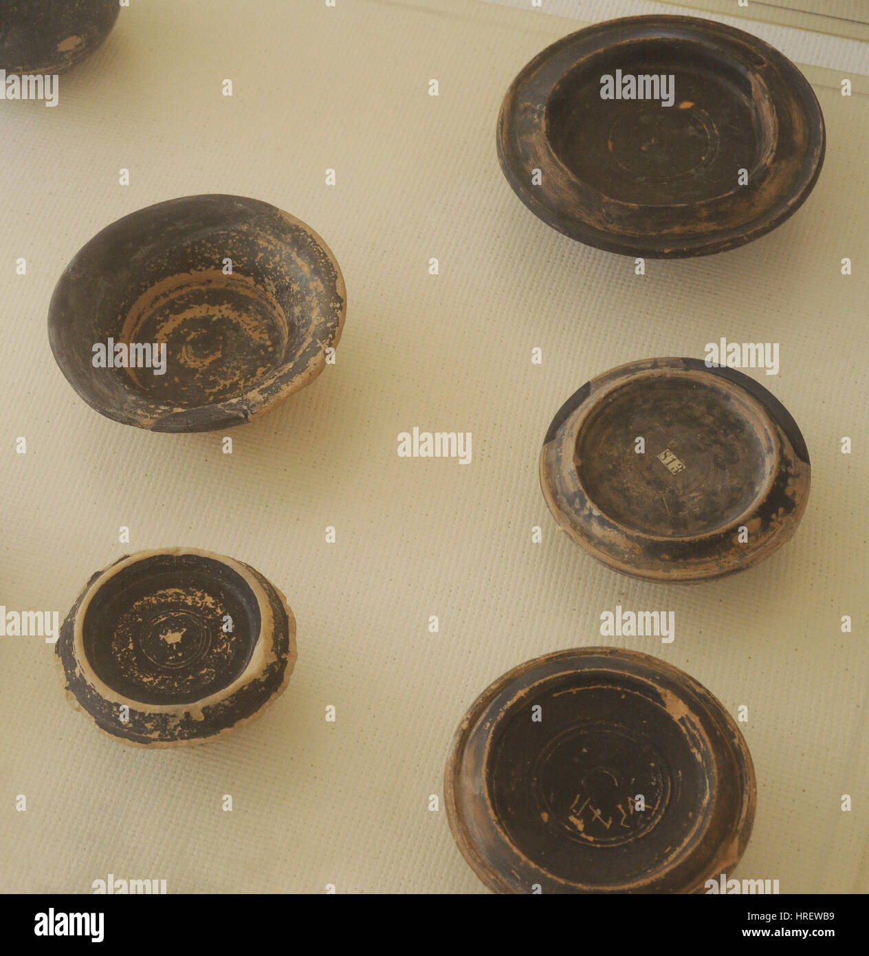 Black glazed pottery hi-res stock photography and images - Alamy