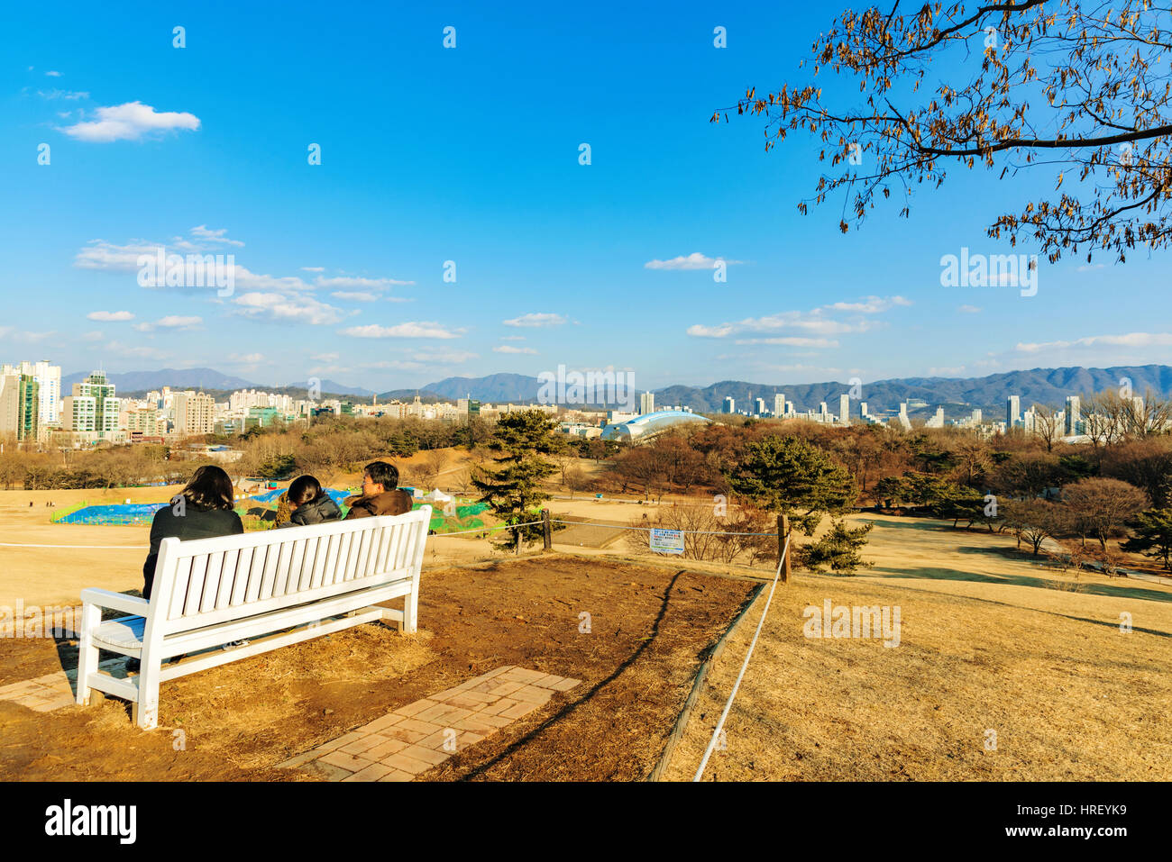Seoul korea bench hi-res stock photography and images - Alamy