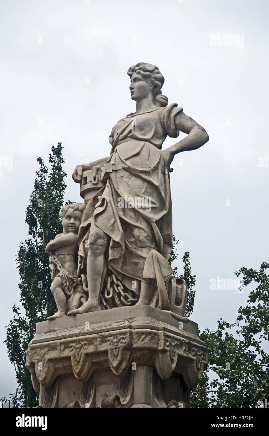 Statue barcelona hi-res stock photography and images - Alamy