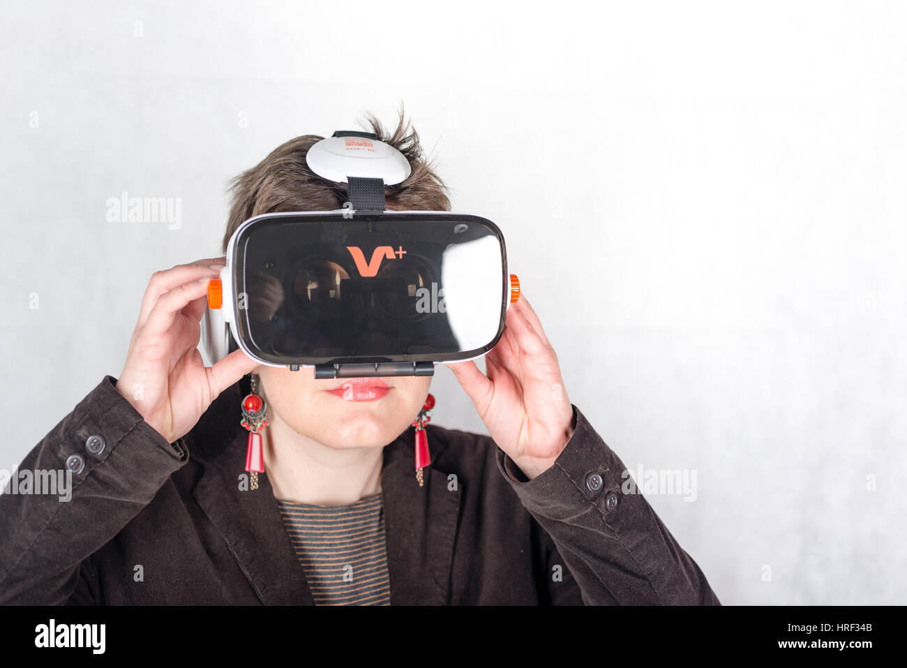 Young woman vr work hi-res stock photography and images - Alamy