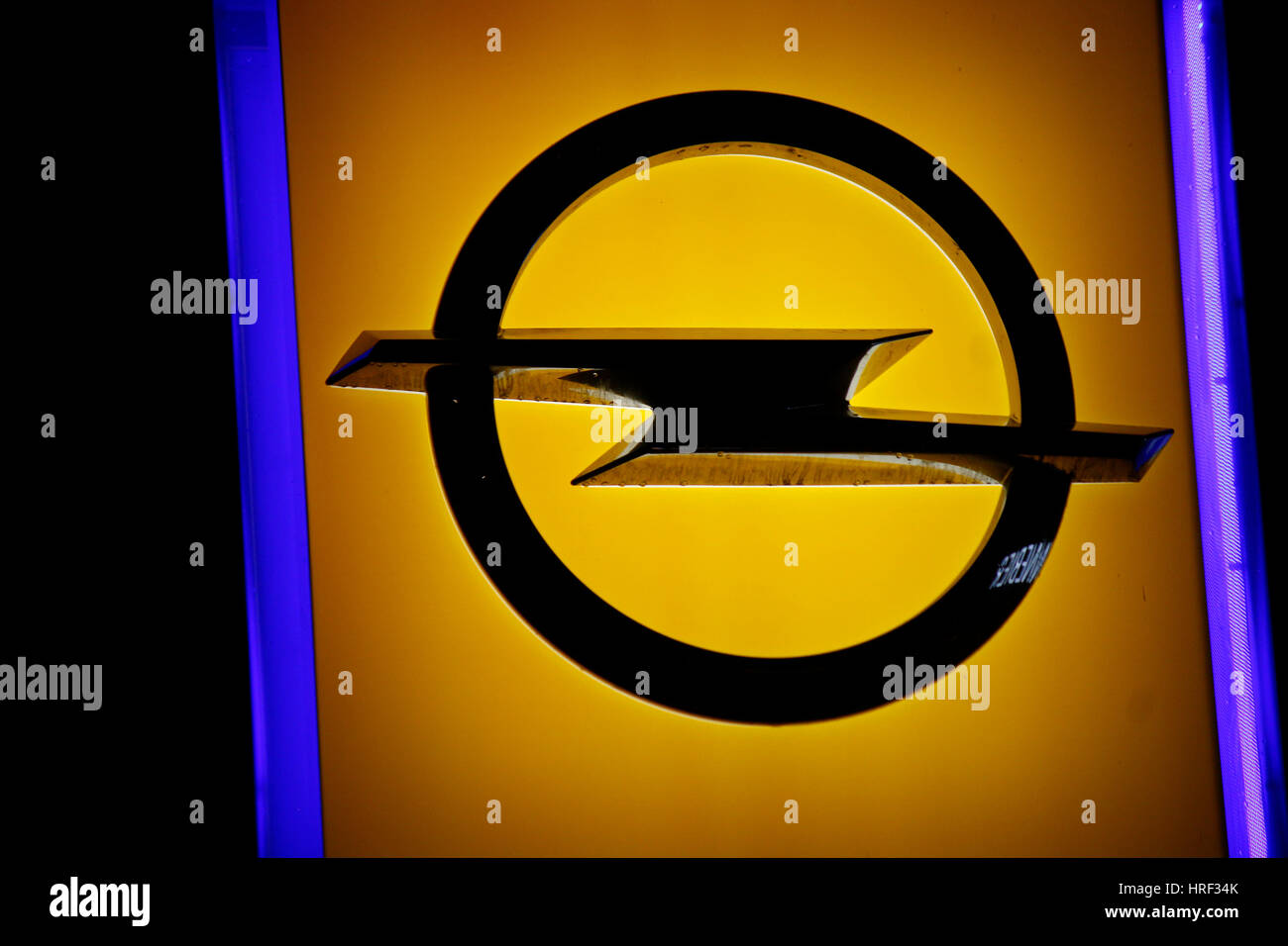 das Logo der Marke/ the logo of the brand "Opel", Berlin Stock Photo ...