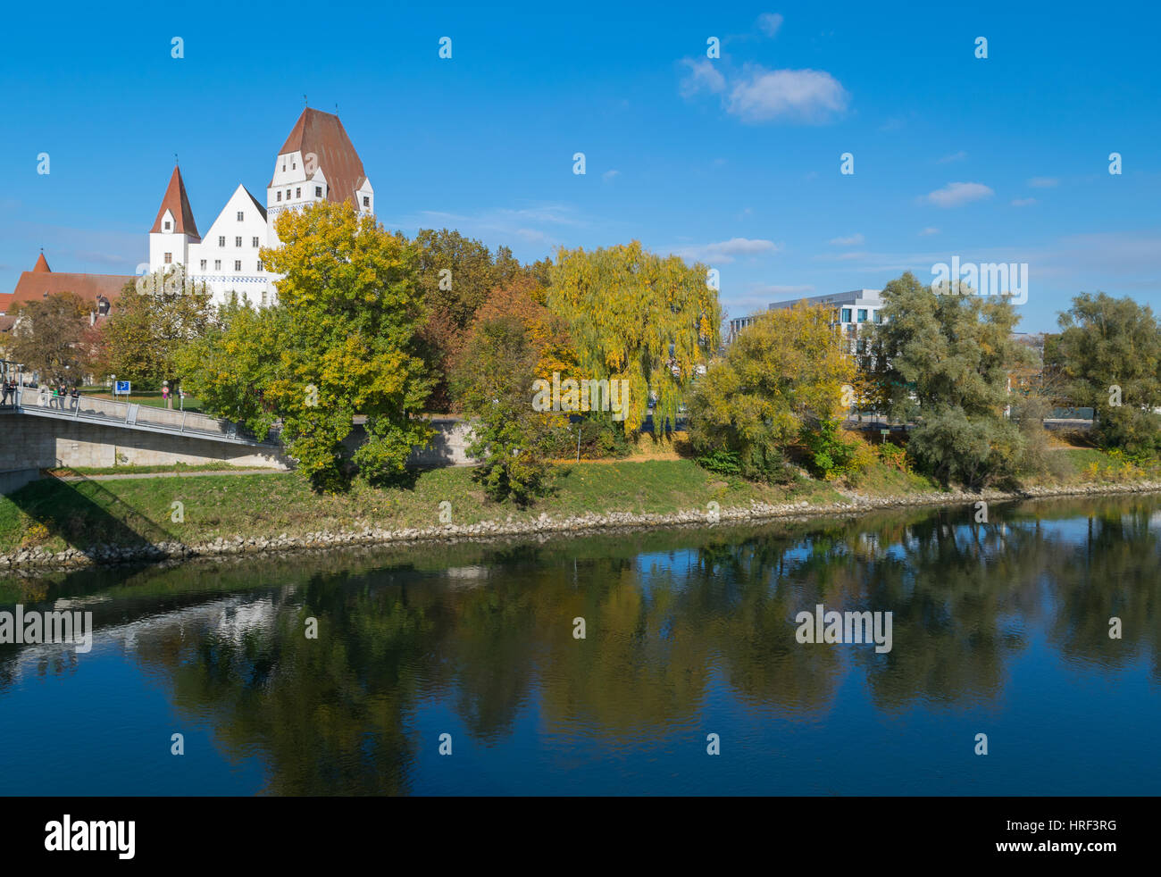 Wonderful autumn landscape by Danube River, Neues Schloss Castle ...