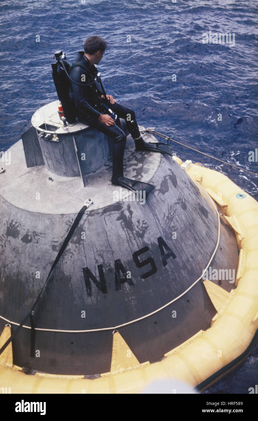 Splashdown Apollo Stock Photos & Splashdown Apollo Stock Images - Alamy