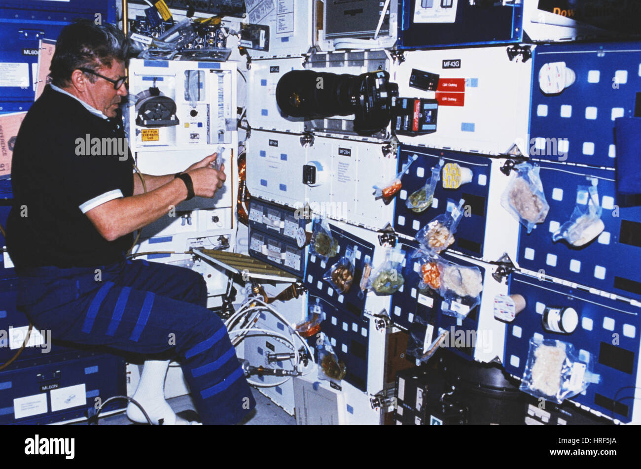 STS-91, Cosmonaut Ryumin on Discovery, 1998 Stock Photo - Alamy