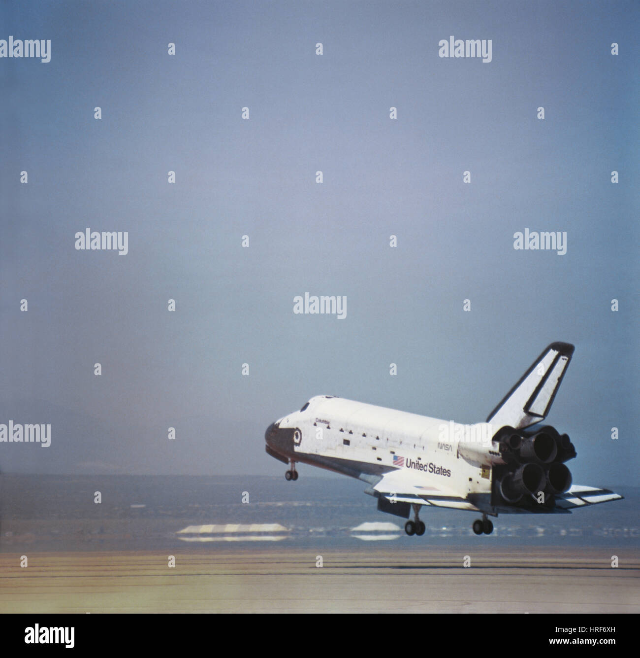 STS-1, Space Shuttle Columbia Landing, 1981 Stock Photo - Alamy