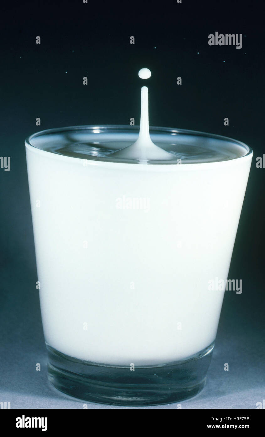 Milk drop impact high hi-res stock photography and images - Alamy