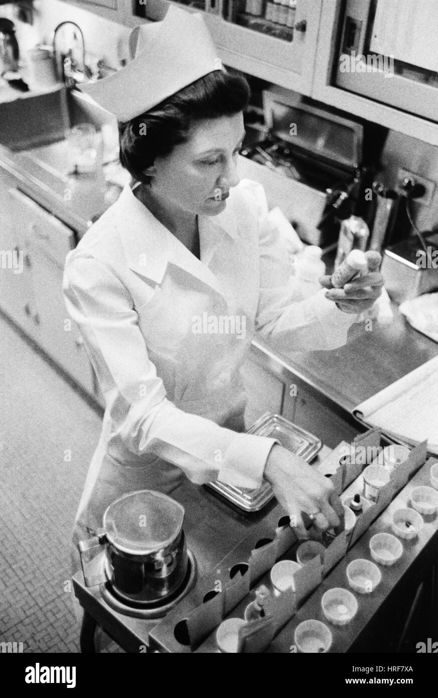Nurse Preparing Medication Stock Photo - Alamy