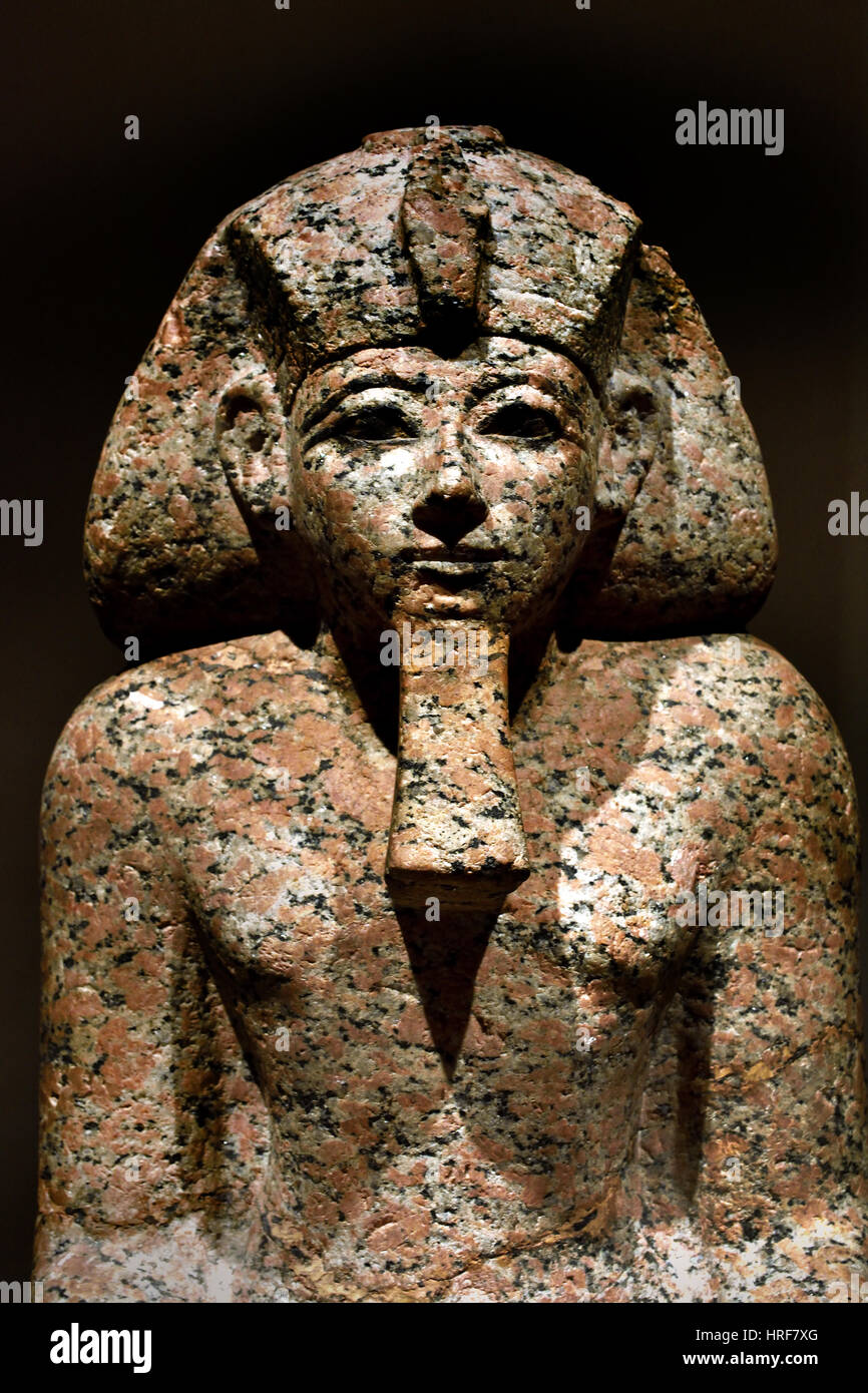 Knee figure of Queen Hatshepsut with Nemset-Krug Egypt (Land) Thebes ...