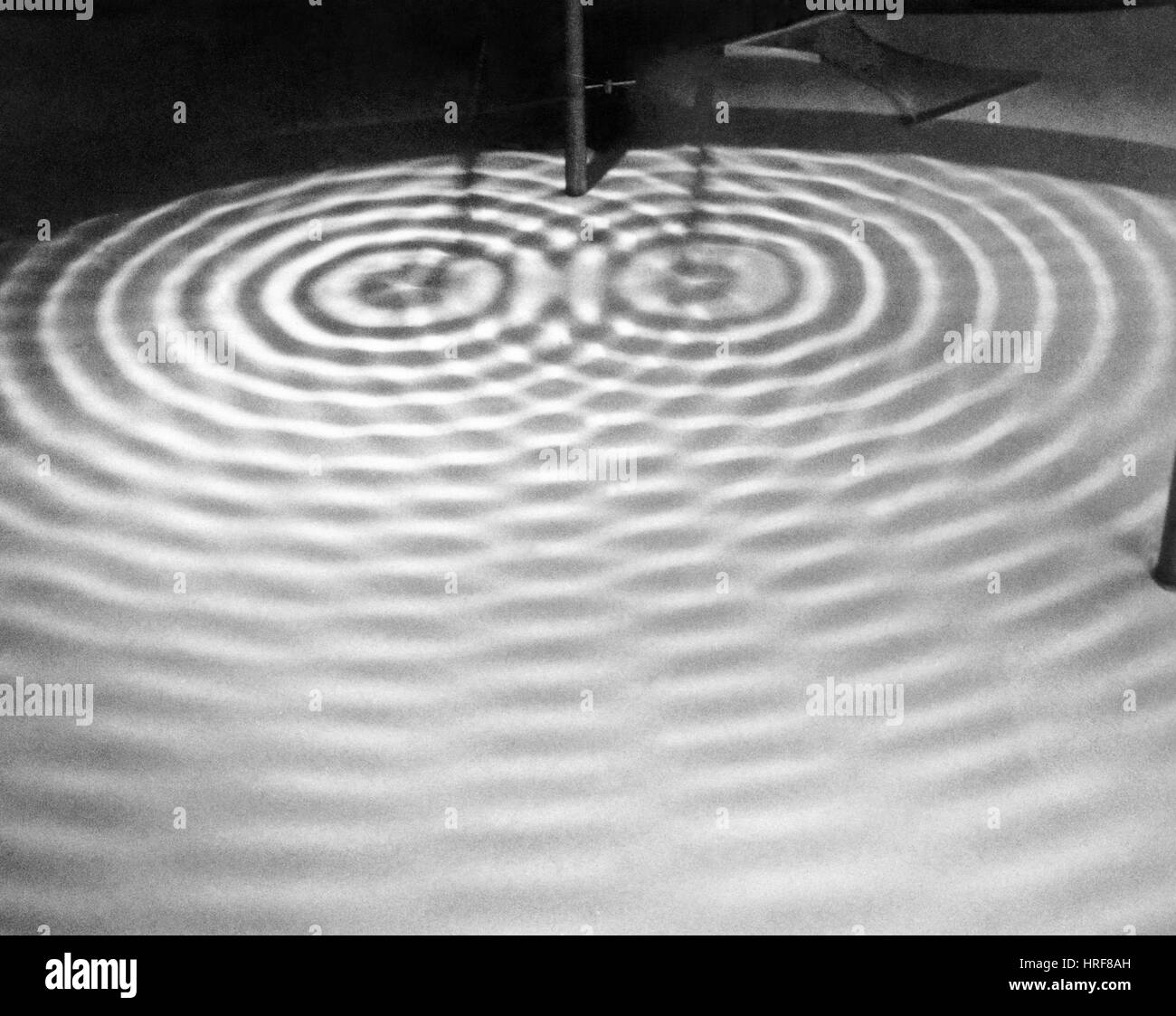 Intersecting ripples hi-res stock photography and images - Alamy