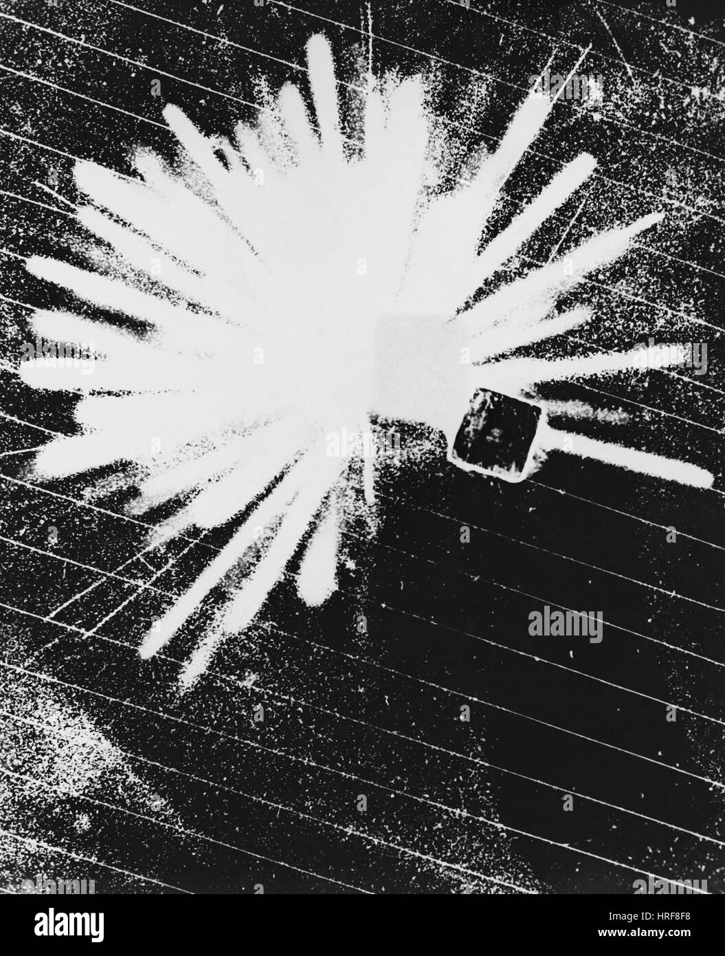 Wilson cloud chamber hi-res stock photography and images - Alamy