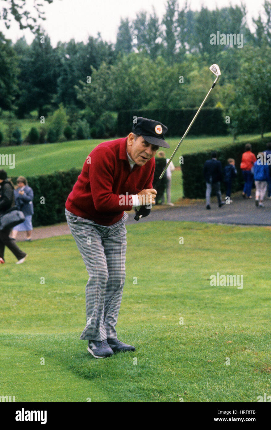 Actor and comedian Norman Wisdon playing golf in 1987 Stock Photo - Alamy