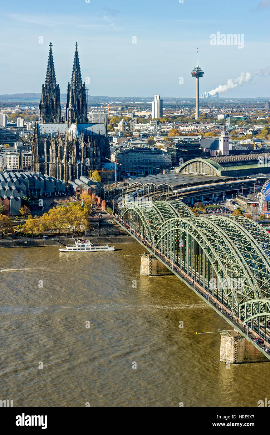 View over the river Rhine, Cologne's historic centre, Museum Ludwig ...