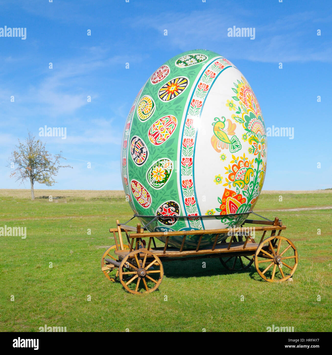 Big easter egg hi-res stock photography and images - Alamy