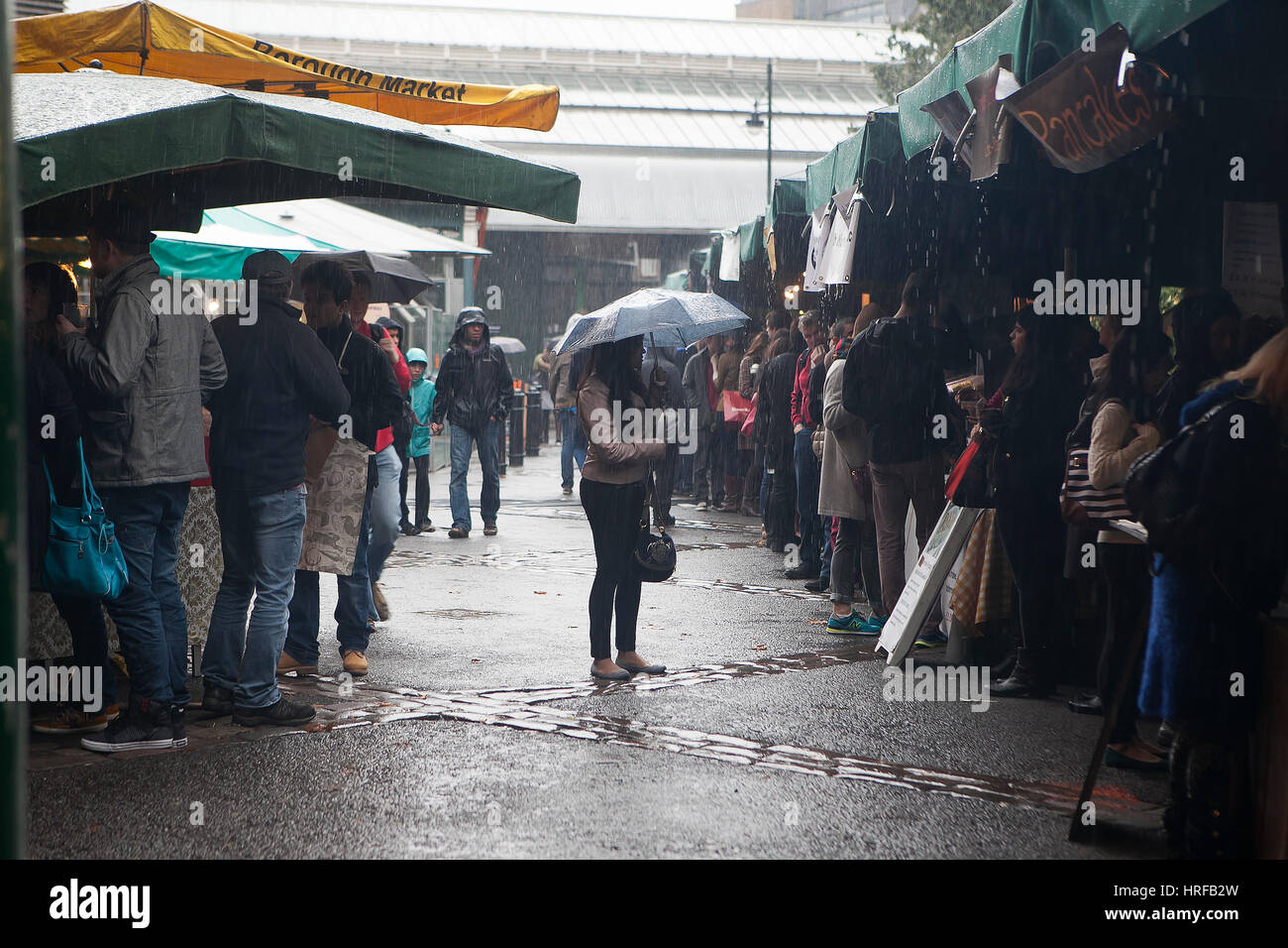 People hiding from rain hi-res stock photography and images - Alamy