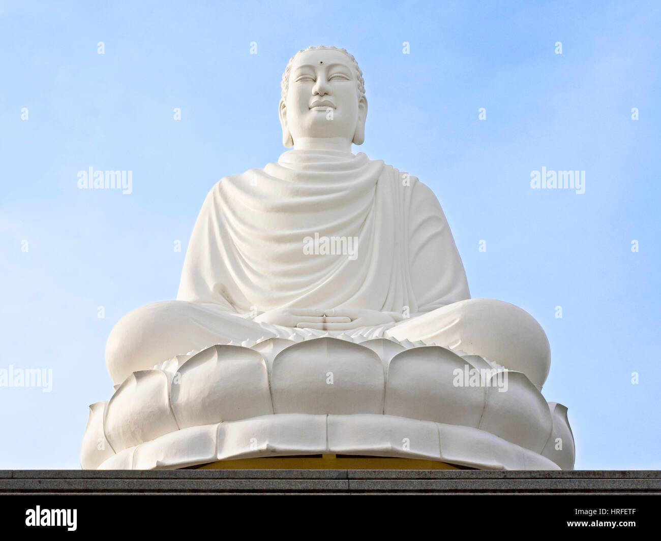 Statue of gautama buddha hi-res stock photography and images - Alamy