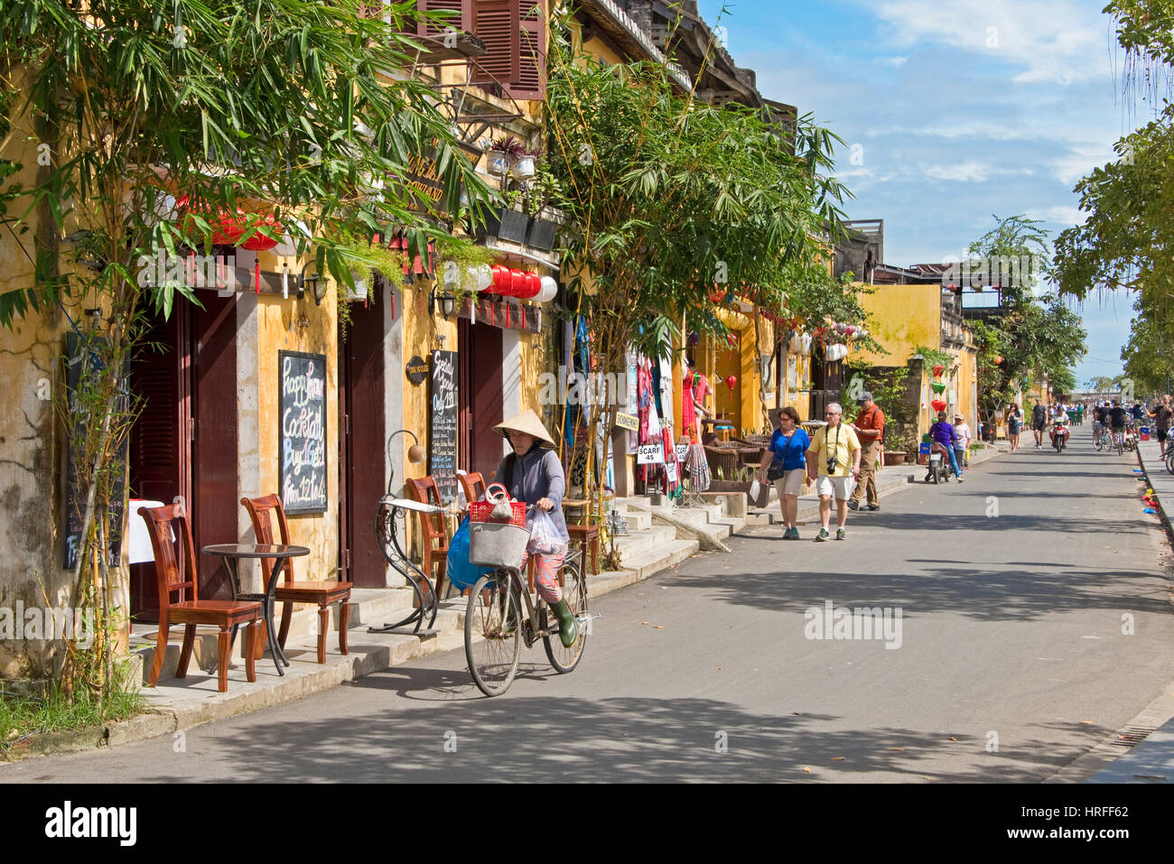 People walking around street hi-res stock photography and images - Alamy