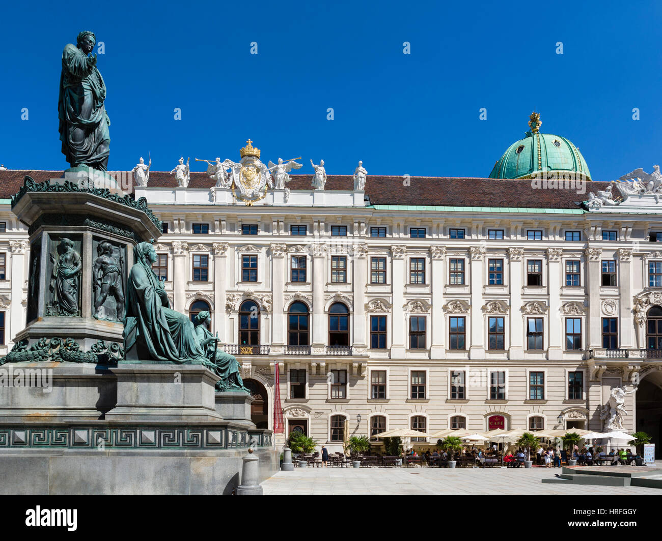 Vienna old town tourist statue hi-res stock photography and images - Alamy