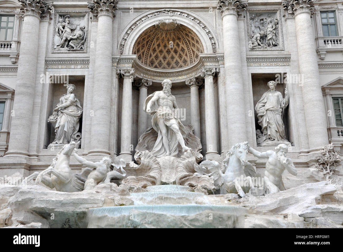 ROME, ITALY - MARCH 17, 2016: Crowd of tourists visiting and posing in ...