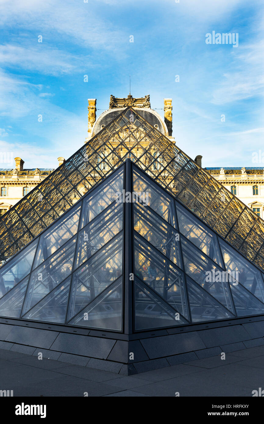 The Louvre old and new architecture structure of the great art ...
