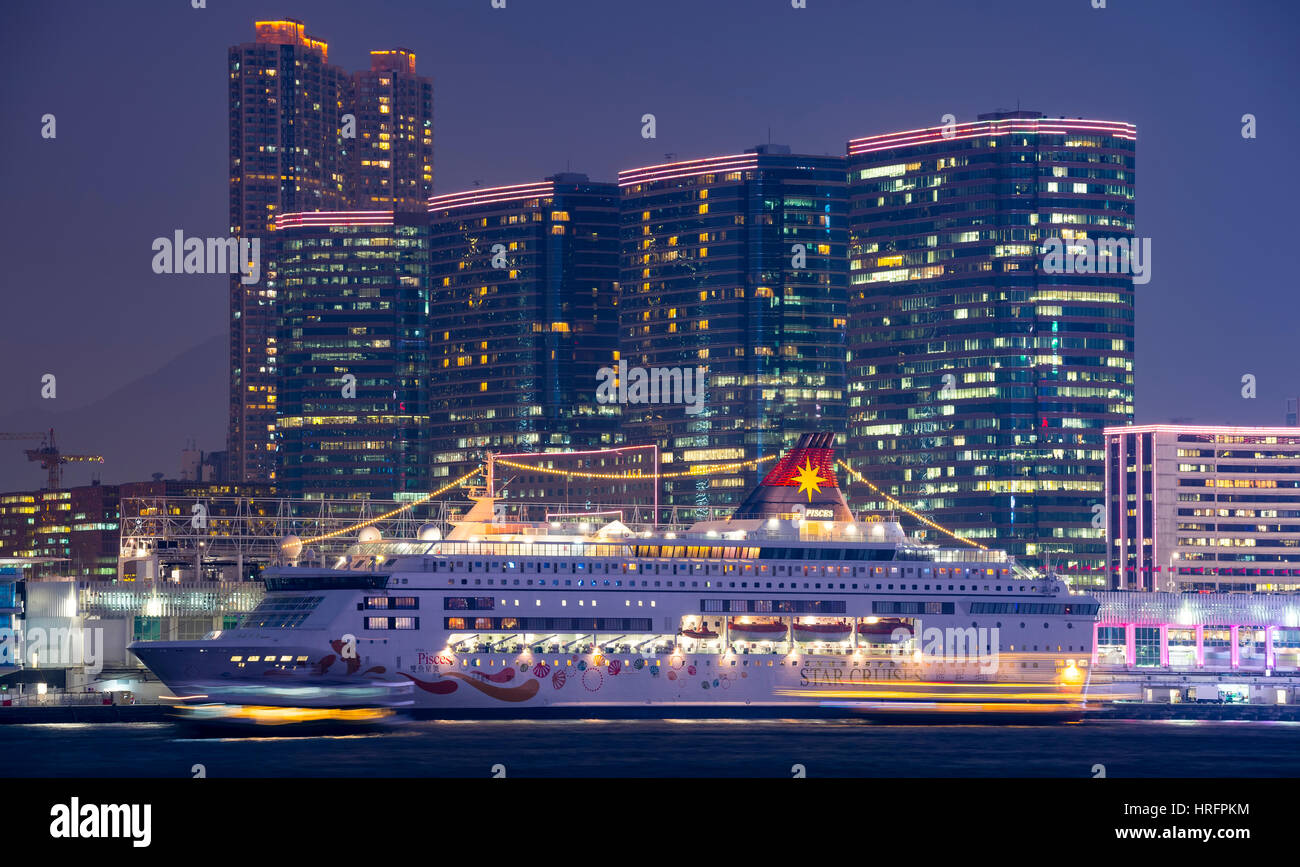 Cruise ship terminal hi-res stock photography and images - Alamy