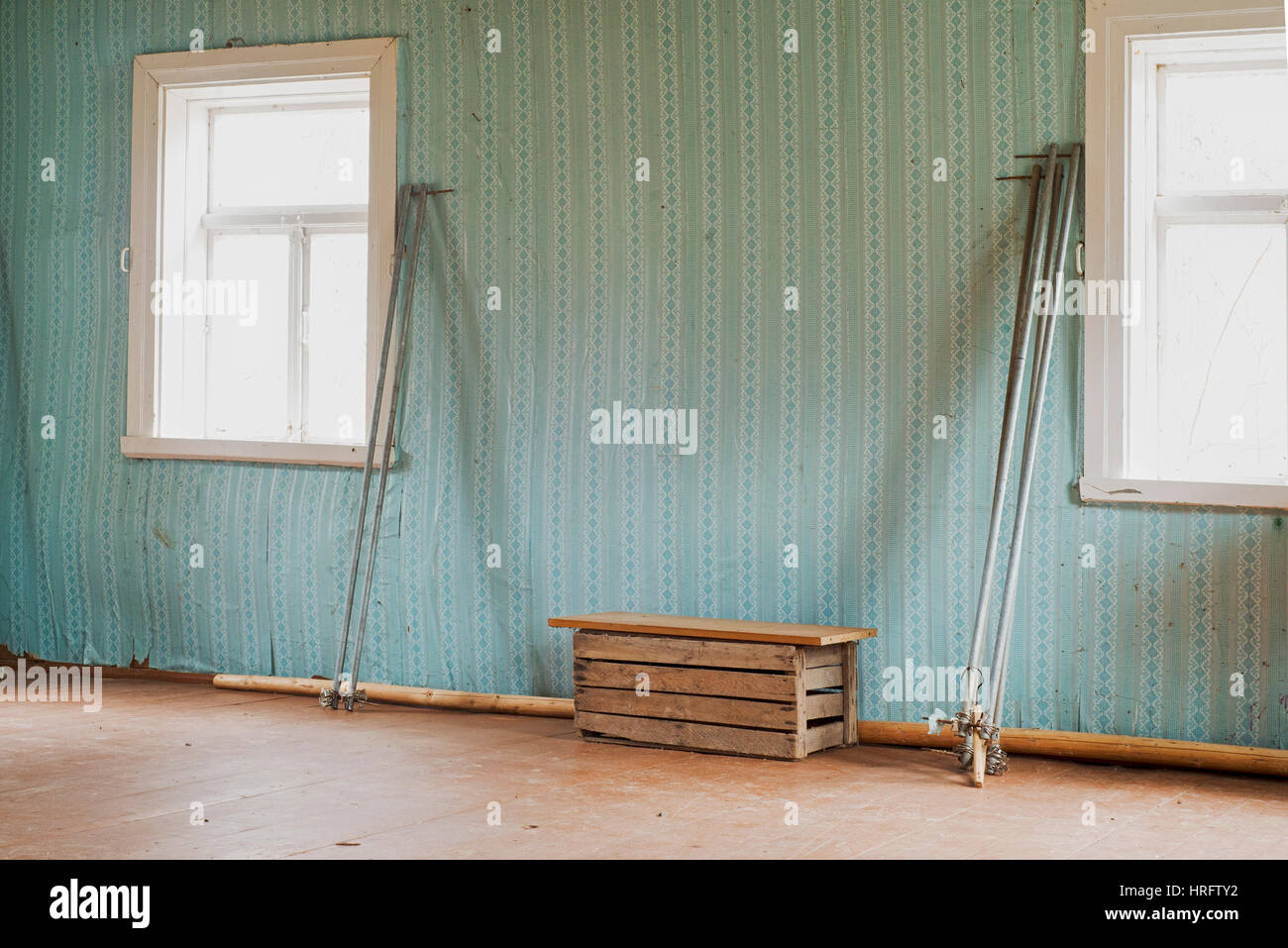 Interior of abandoned old house, wallpaper on the wall Stock Photo - Alamy