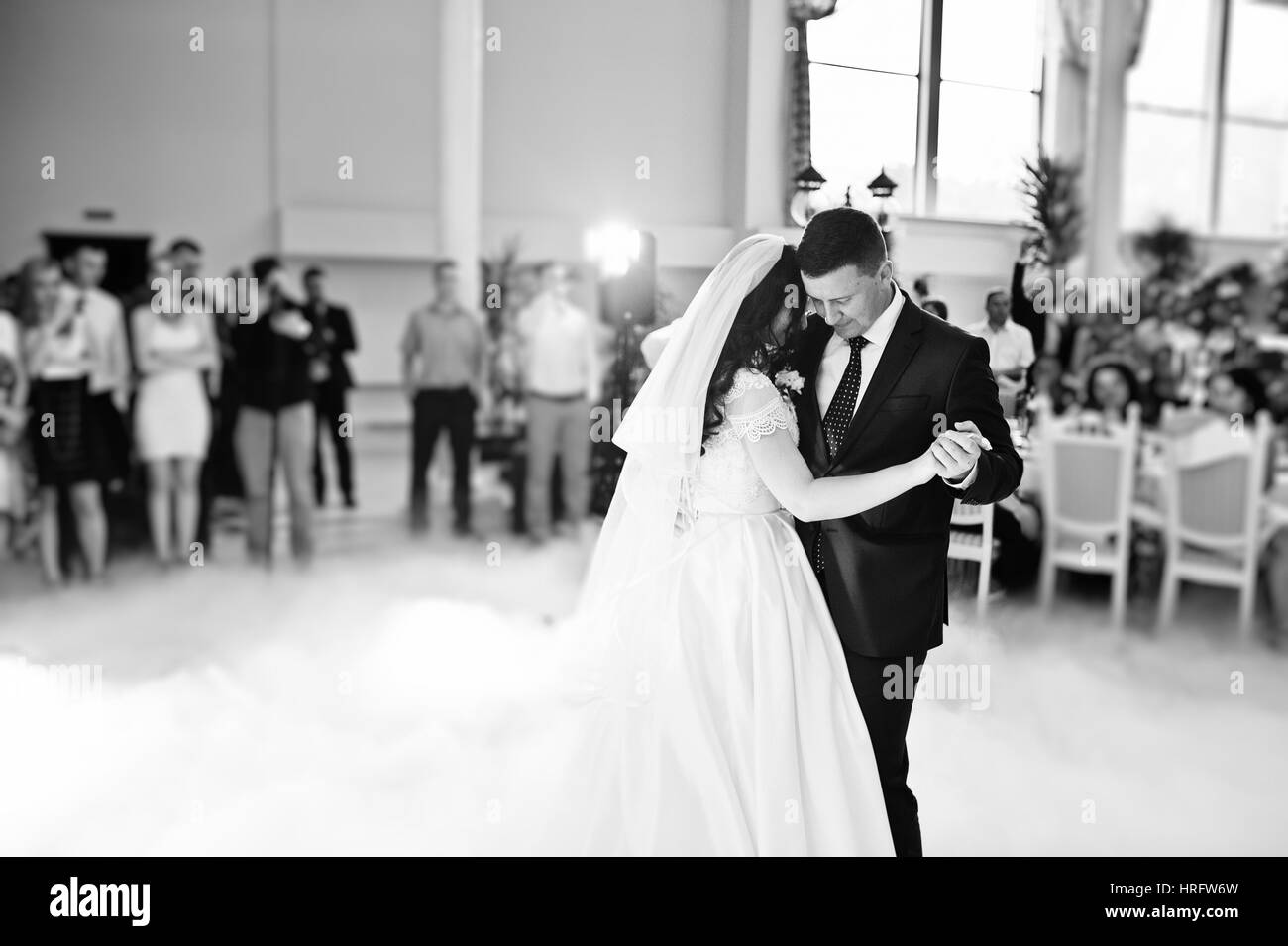Awesome first wedding dance with smoke and rose purple lights. Black ...