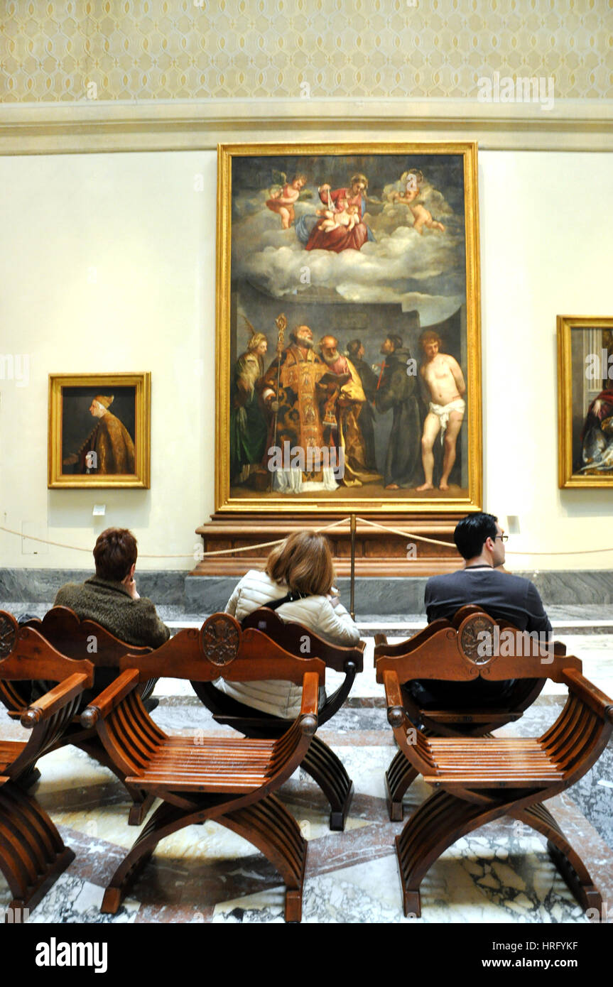 Paintings gallery of the vatican museums hi-res stock photography and ...