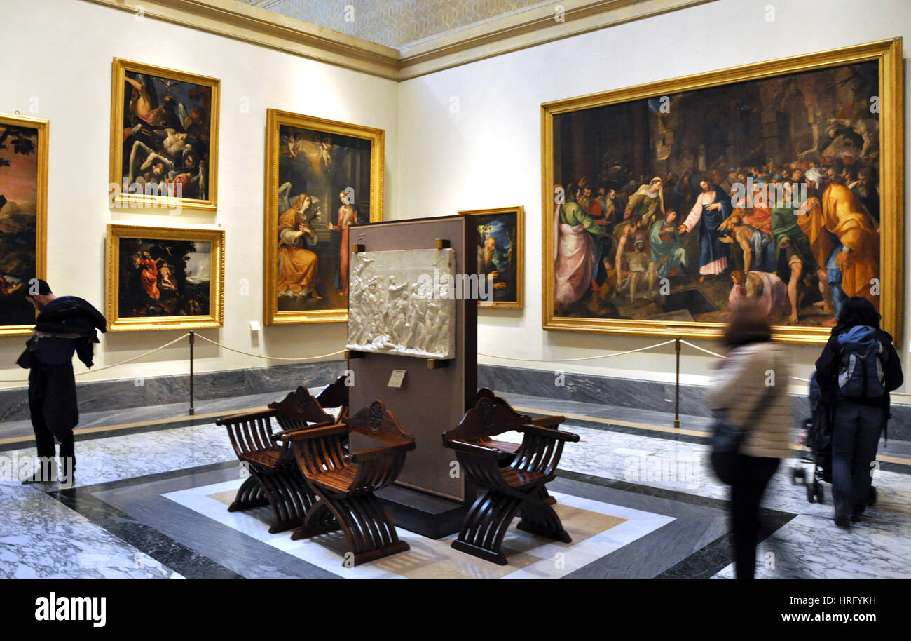 VATICAN, ITALY - MARCH 15, 2016: Tourists visiting the Pinacoteca Art ...